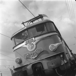 Train Mistral remorqué par une locomotive BB 9200 (BB 9252) | Archives SNCF